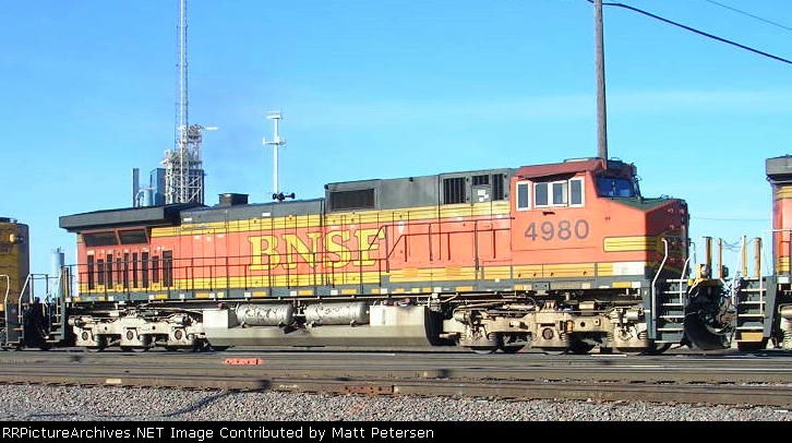 BNSF 4980